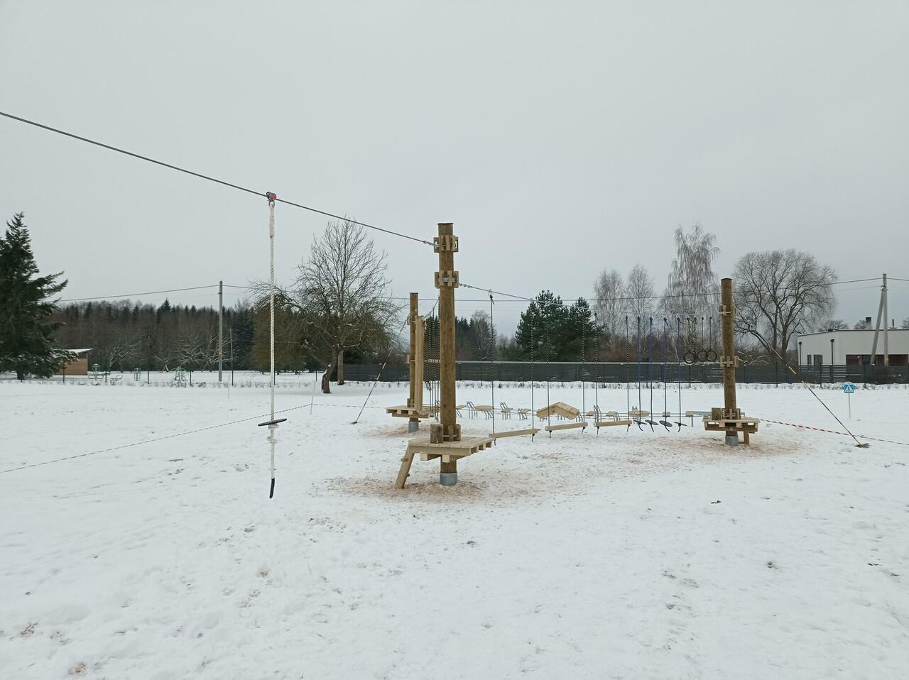 Rannu lasteaia madalseiklusrada – Slackline.ee